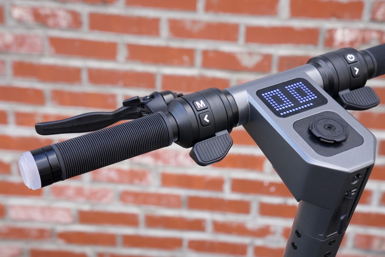 The Solution to Commuting: The Apollo Go - electricscooterstyle.com